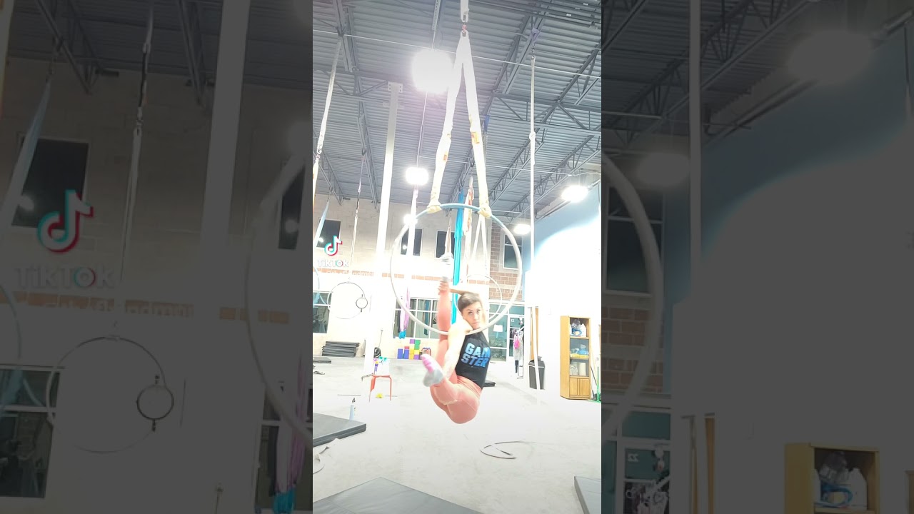 lyra armpit hang - AerialFitness