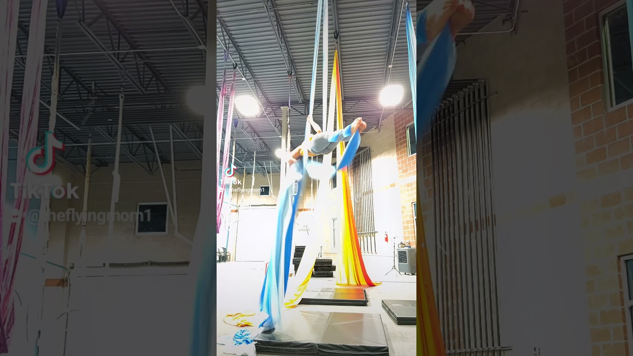 Aerial silks standing split combo - AerialFitness